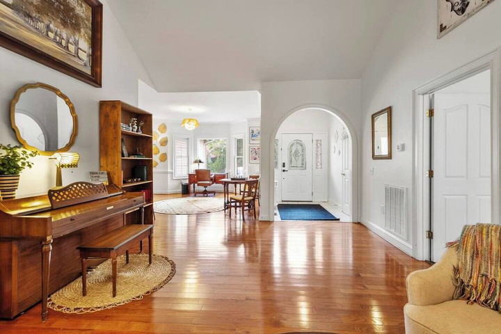 Family Poolside Oasis & Guest Suite 5br/4ba & Yard - Piedmont, SC