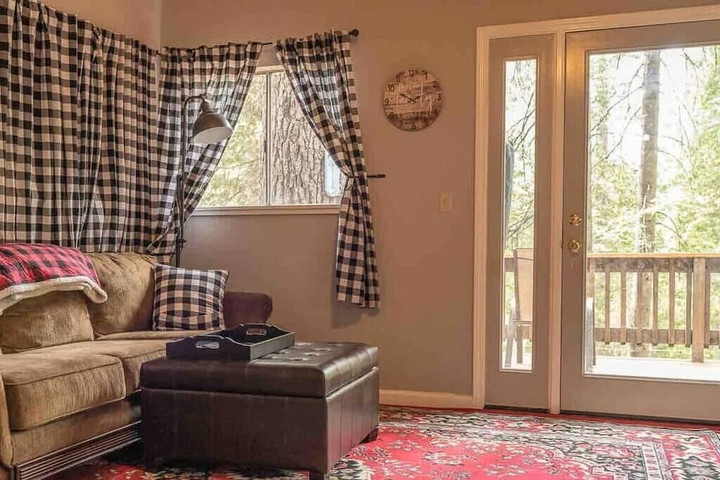 Sugar Pine Retreat-cozy Cabin Near Lake And Nestled In The Forest - Arnold, CA