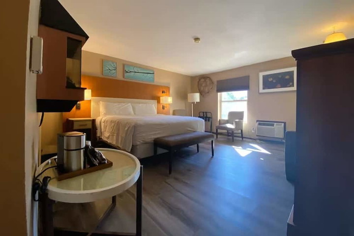 Scenic Escape W/ Entertainment, Pet Access, Free Parking & Seasonal Fun - Death Valley National Park