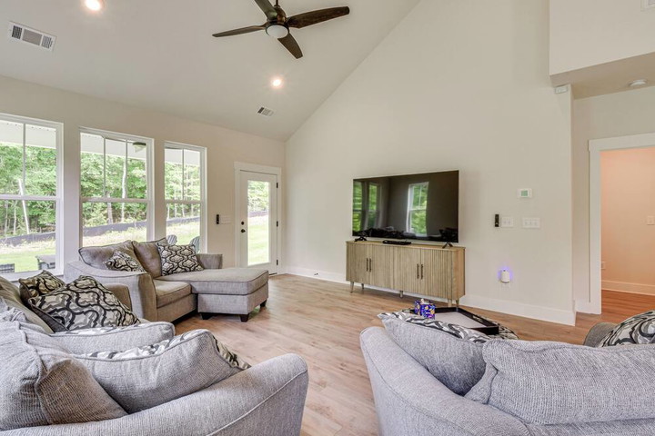 5 Mi To Memorial Stadium & Beach: Modern Townhome - Clemson, SC