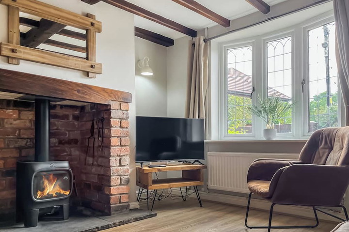 2 Bedroom Accommodation In Acton Bridge, Near Northwich - Northwich