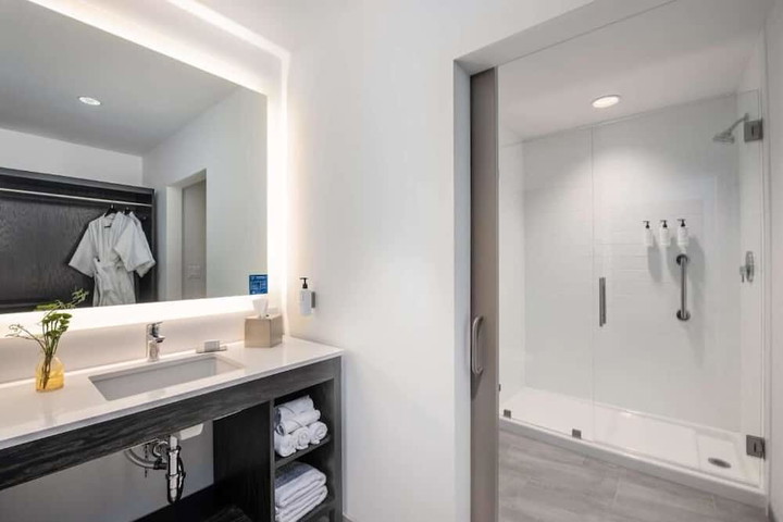 Relax And Enjoy A Memorable Getaway In Your Perfect Home Away From Home Setting - Salem, OR