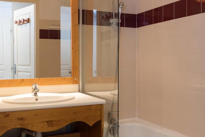 À 70m Des Pistes De Ski, Remise En Forme, Piscine, Sauna, Balcon, Parking, Télévision, 35-38m² - Chamrousse