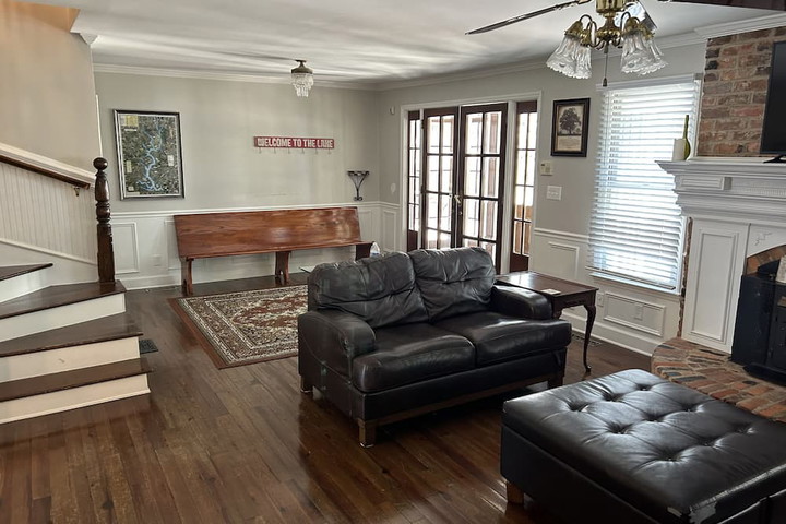 7 Bed Lakefront Villa With A Pool And Pontoon Boat Available For Rent! - Lake Wylie, SC