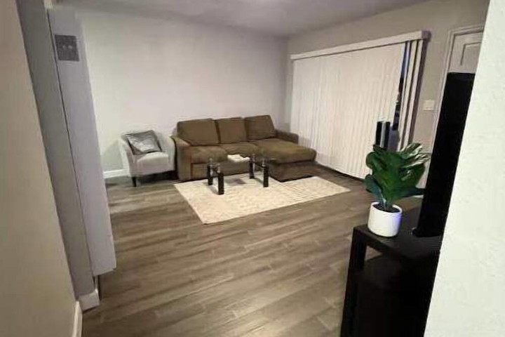 Modern, Comfortable 3bd W/ Backyard Space & Grill - Hawthorne, CA