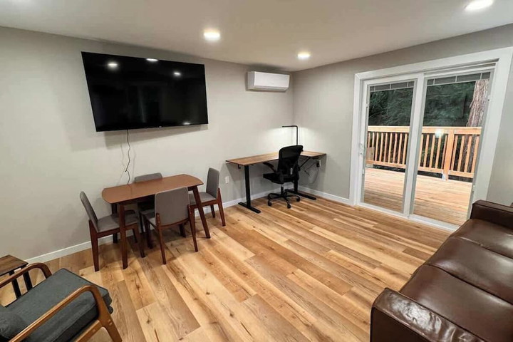 Creekside Work Friendly 1 Bedroom Cottage - Silverdale, WA
