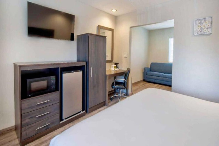 1 Cama King Size | No Fumadores, Microondas, - Downey, CA