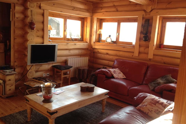 Authentic Scandinavian Log Cabin - La Joue du Loup