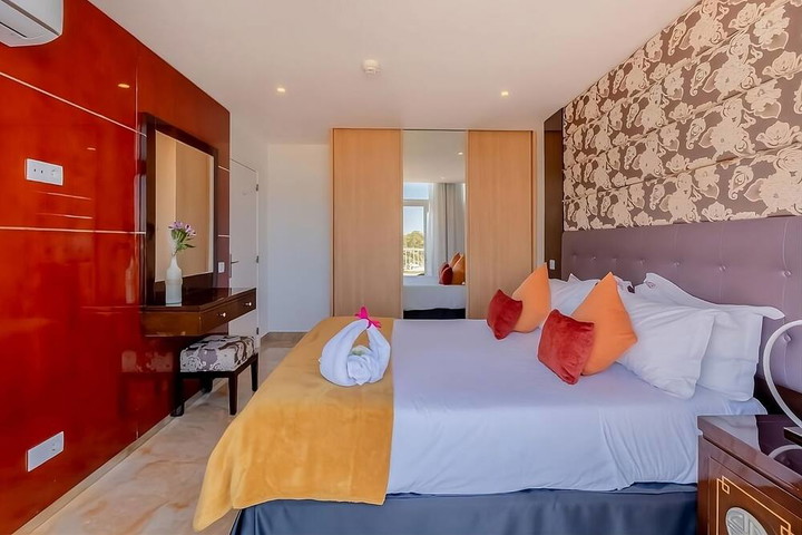 Comfort And Relaxation! 3 Family-friendly Suites, Beachfront, 2 Outdoor Pools - Albufeira