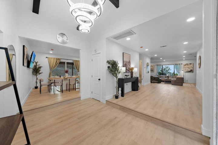 Entire Private Home W/ 5 Beds, 3 Bath, Pool, Big Yard, View, King Bed, 6 Parking - San Diego, CA