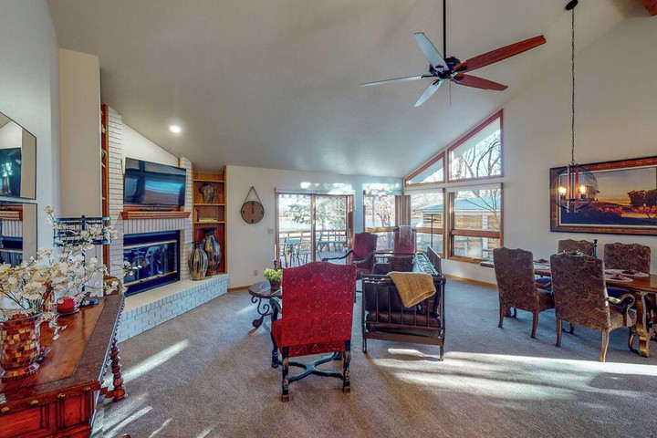 Work & Play! Spacious Lake-view Home In Greeley - Greeley, CO