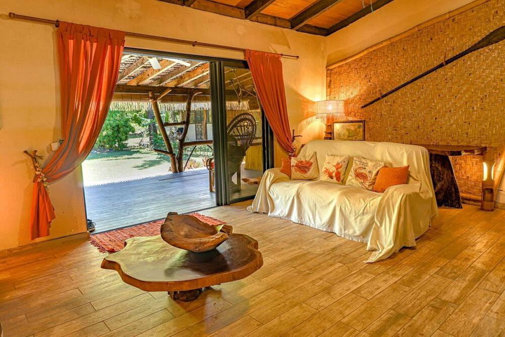 Peaceful 2br Bungalow Near Beach - French Polynesia