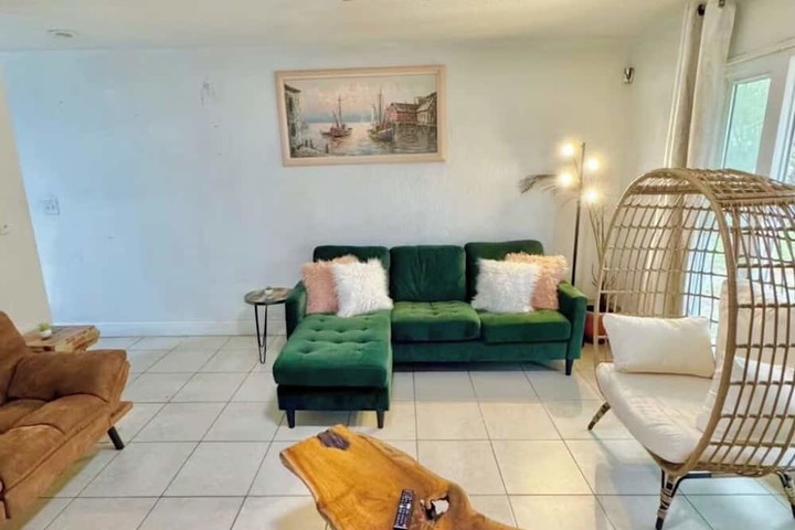 3-bedroom House In Amazing Orlando With Ac And Fitness Room-beach Style Bungalow - Oviedo, FL