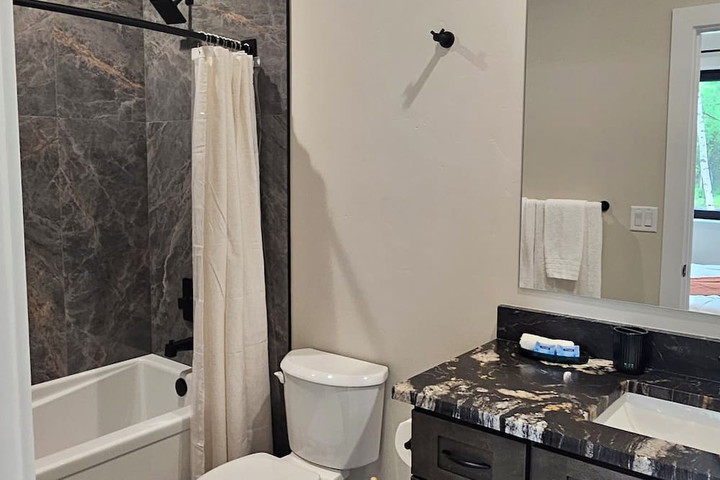 Fabulous Brand New 2-bedroom 2 Bath Chalet Near Hatcher Pass, Wasilla, & Palmer! - Alaska