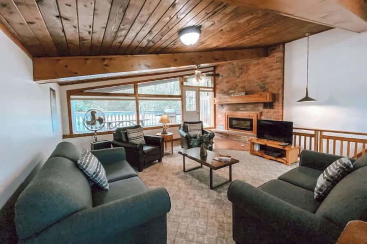 Blue Mountain Chalet Near Ski Hills · Walk To The Village · Petfriendly - Collingwood