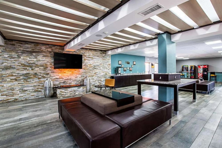 Habitación Espaciosa Con 1 Cama King Size | No Fumadores - Riverdale, GA