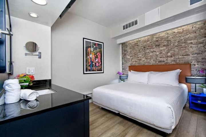 European Room Near Ghirardelli Square, Civic Center & Ferry Terminal - San Francisco
