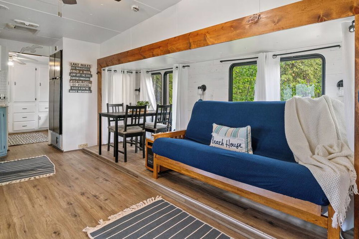 Mackinaw Straits View Rv : Lake Michigan Beachfront Rv | Mackinaw City | Sleeps 4 - Michigan