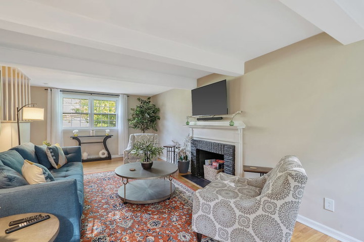 Comfy And Cozy 4-bedroom Minutes To Su, Hospitals, And Downtown Syracuse - Syracuse, NY