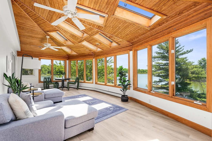 Lakefront Luxe Retreat | Beach, Pools, Pickleball - Hudson, NY