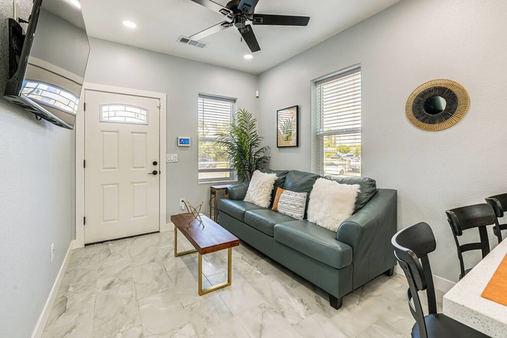 Small-town Charm & Patio Dining: Home In Madera! - Madera, CA