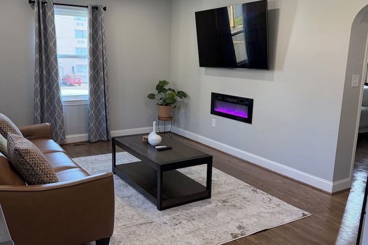 Cozy Home Near Downtown Frederick - Frederick, MD
