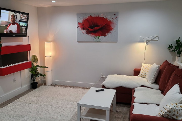 Modern, Self-contained 1b/1 B Suite W/ Workspace - 메이플리지