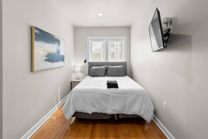 Downtown Dc Condo 2bd+1bath+free Parking - Silver Spring, MD