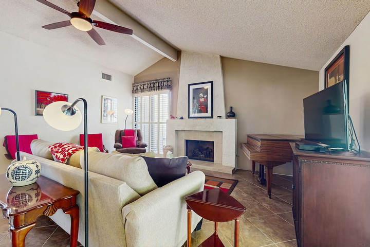 Dog-friendly Home W/private Pool, Patio, Pool Spa, And Gas Fireplace - Palm Springs, CA