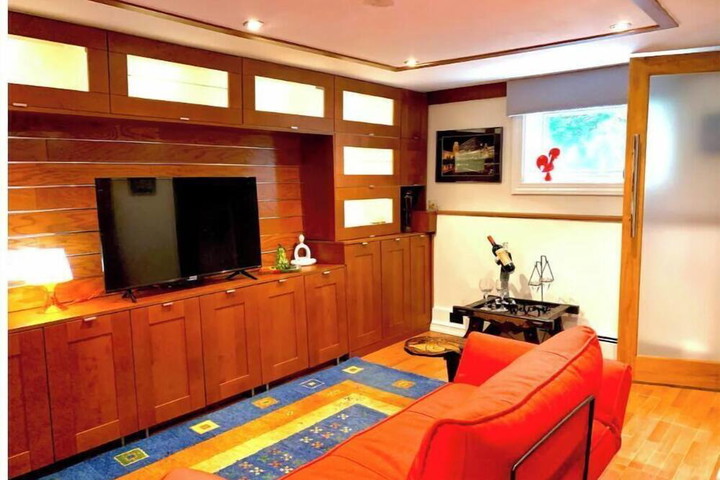 Live In This Iconic East Side Lower Level Apartment - Providence, RI