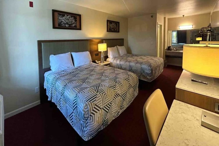 2 Queen Beds | Non-smoking, Micfridge - Huntington Beach, CA