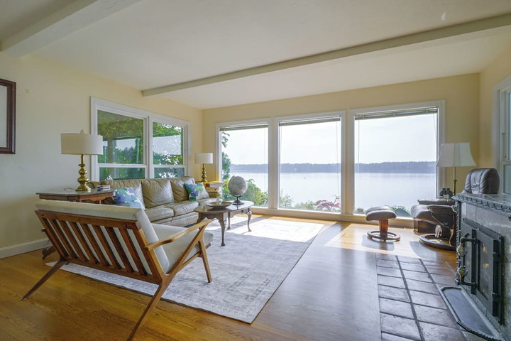 Charming Waterfront Home With Mt Rainier View - Olympia, WA