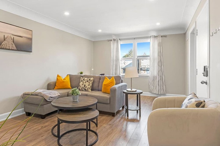 Walk To Dt, 2 Bdrm, Spacious, Free Parking | Iob2 - Burlington