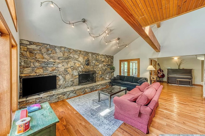11 Acre Mountain Spirit Retreat - Shaver Lake, CA