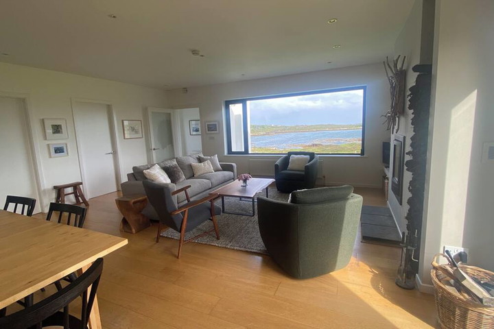 Ocean Front Home With Spectacular Views Overlooking Mannin Bay - Mayo