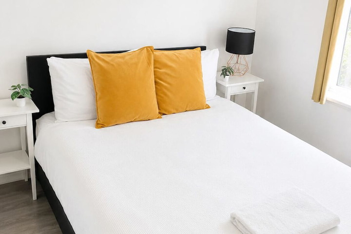 Hatfield | Entire House | Save Big For Long Stays - St Albans