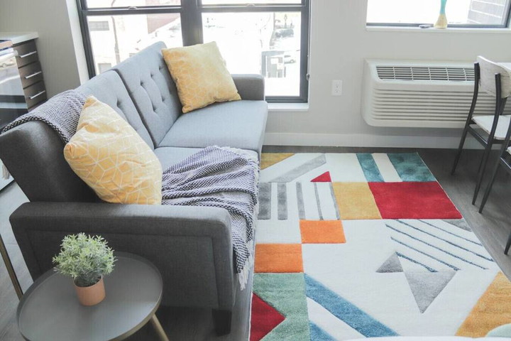 Sleepover | Vibrant Studio - Downtown Des Moines - Iowa