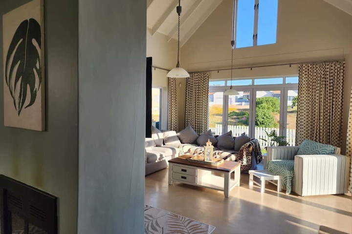 The Grace @ Pelican Bay Is A Delightful Canal-side Retreat Located In Port Owen. - Velddrif