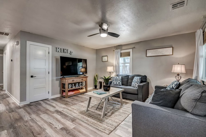 Home Away From Home With Amenities & Private Fenced Yard. Walking Distant To Osu - Stillwater, OK