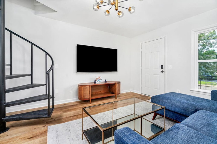 Walk To Downtown & Campus Modern 2br Condo - Auburn, AL