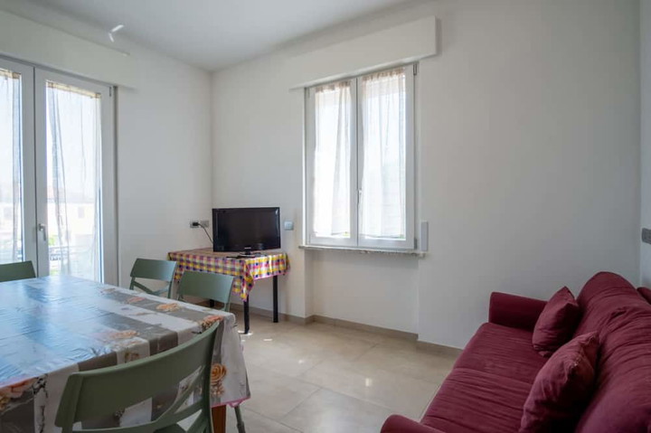 A Cozy 100 Square Meters Apartment, Perfect For Six People, Located On The First Floor Of A Building Without An Elevator.the Property Is Located In Quarto, A Small Village In The Municipality Of Gossolengo. The Location Is Ideal For Those Seeking A Relax - Plaisance