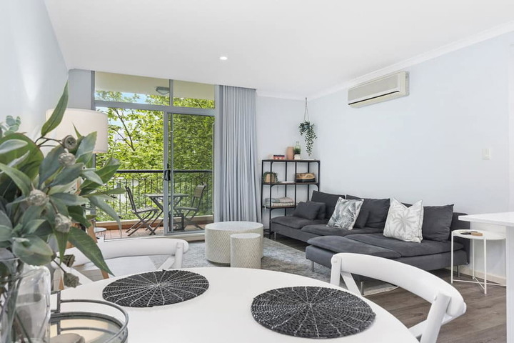 Neat 1br Apartment W/ Balcony In Superb East Perth Village - Victoria Park
