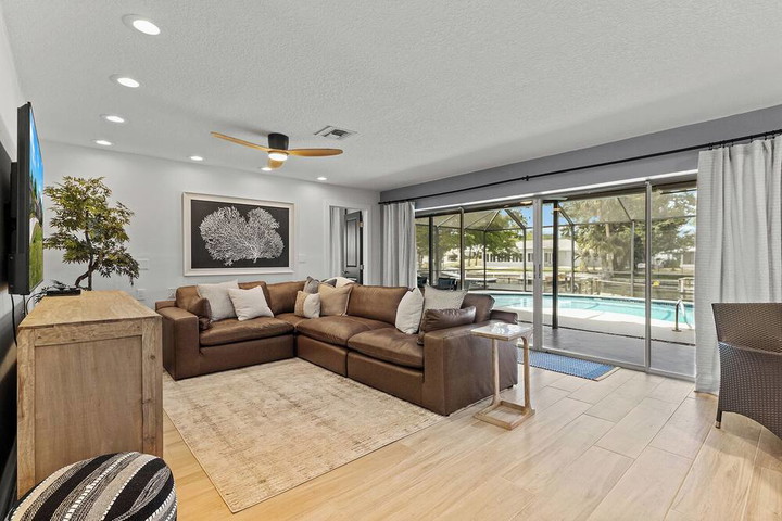 Beautifully Renovated Canal Front Home - Crystal River, FL