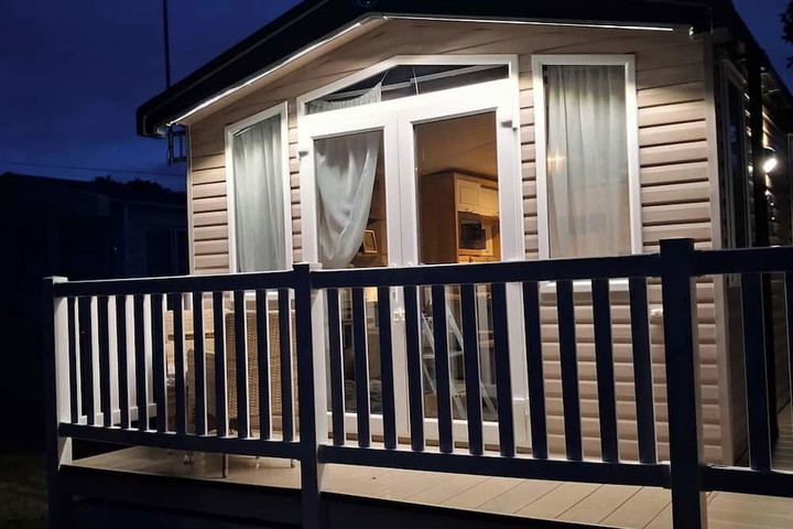 Caravan Sleeps 4 Garden Parking - Dorset