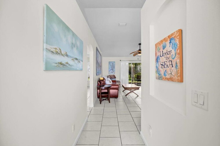 Right Direction Rentals Carlton Coastal Cottage - Fort Pierce, FL