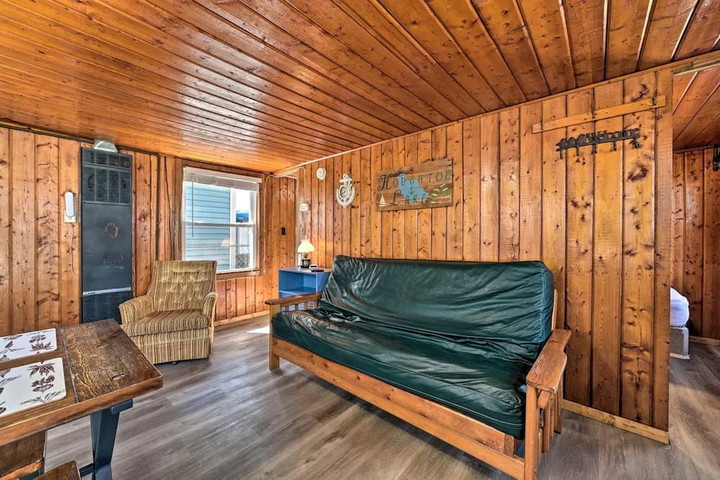 Pet-friendly Lake Cabin With Dock & Kayaks & Fire Pit In Houghton Lake, Michigan - Houghton Lake, MI