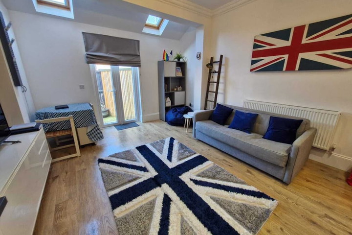 By The Bay Apartment - Mins To Beaches , Margate Old Town & Private Parking - Westgate-on-Sea