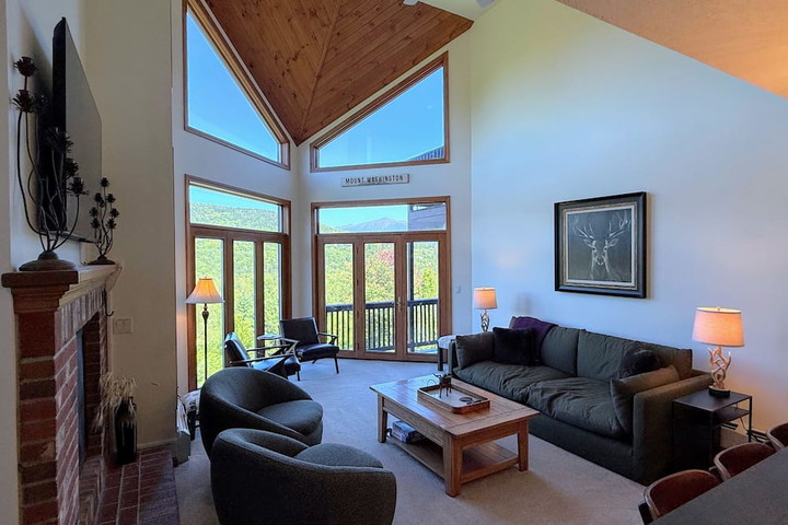 C15 Ski-in/ski-out Townhouse W/ Hot Tub, Ac & Stunning Mountain Views. Dog Friendly! - Bethlehem, NH