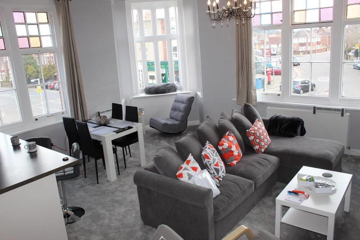 Lovely 2 Bed 2 Bath Flat In The Heart Of Poole - Poole