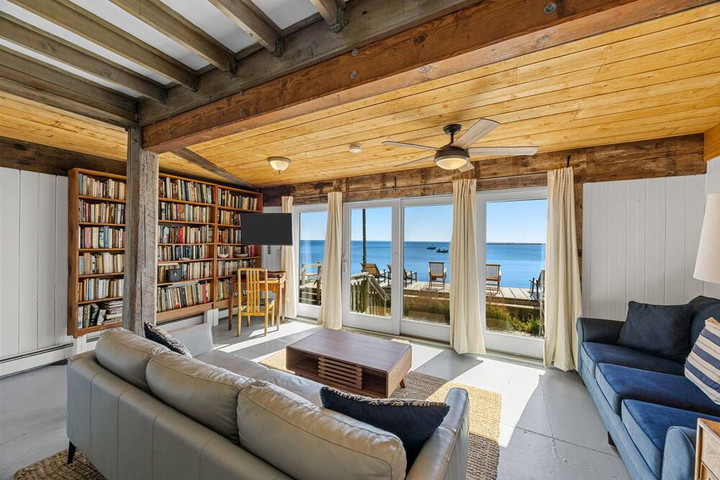 Waterfront 1br / Beach Access + Sun Deck - Provincetown, MA